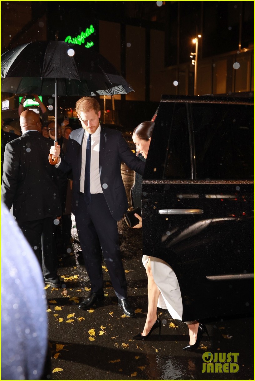 Meghan Markle & Prince Harry Arrive Hand In Hand For Ripple Of Hope ...