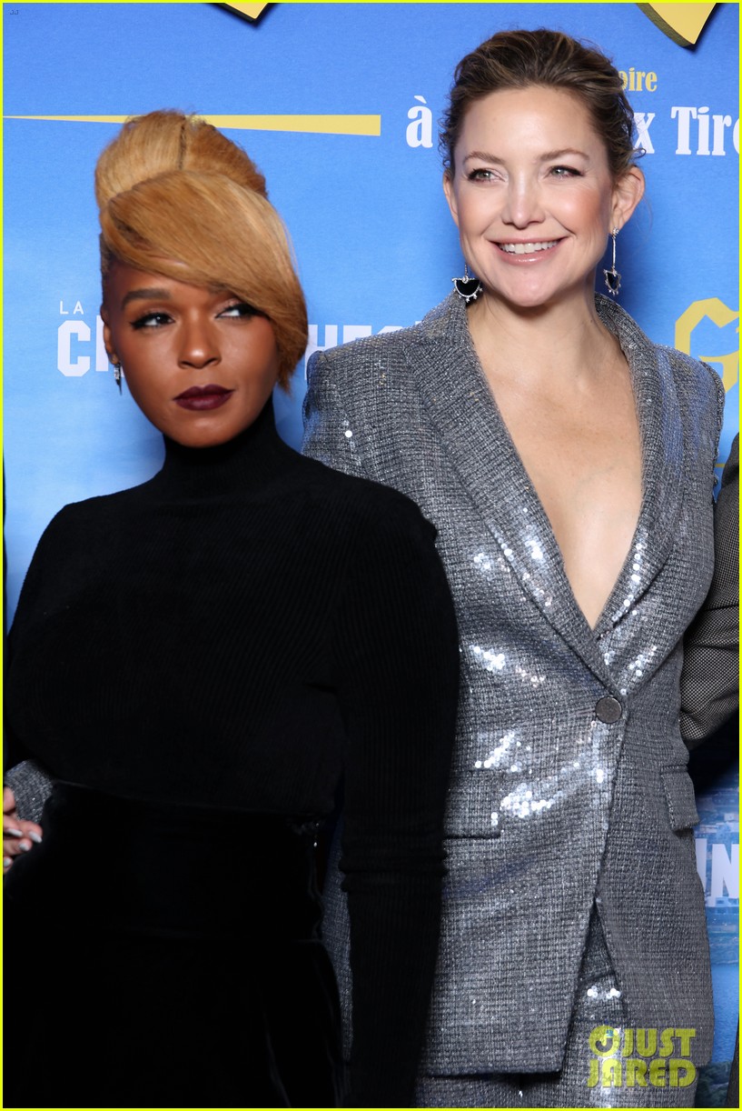 Kate Hudson & Janelle Monae Share Cute Moment at 'Glass Onion' Premiere ...