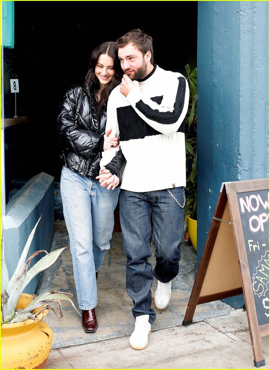 'Tell Me Lies' Couple Grace Van Patten & Jackson White Flaunt Cute PDA ...