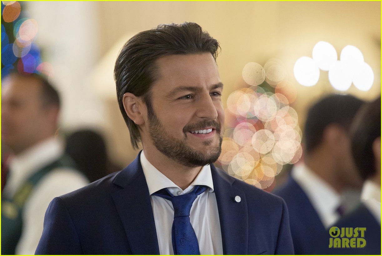 Hallmark Star Tyler Hynes Talks All About His Santa Boot Shot Holiday ...