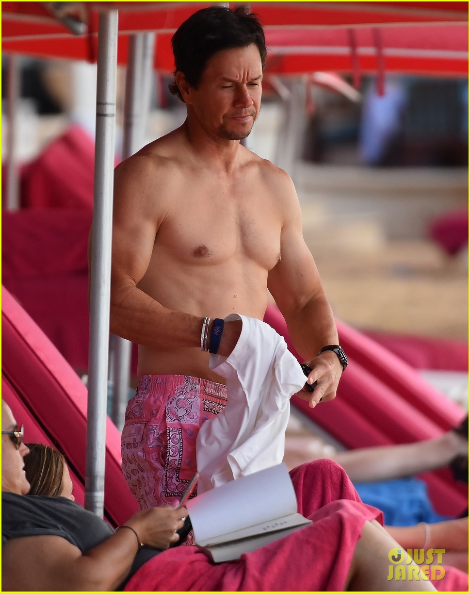 Mark Wahlberg Hits the Beach in Short Swim Trunks on Christmas Eve ...