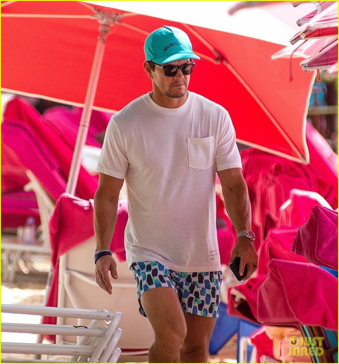 Photo: mark wahlberg shirtless beach photos 33 | Photo 4876467 | Just ...