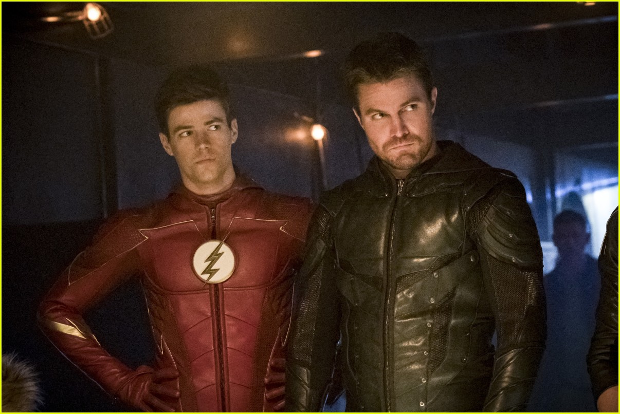 Stephen Amell to Return to 'The Flash' for Season 9!: Photo 4877553 | Photos | Just Jared ...