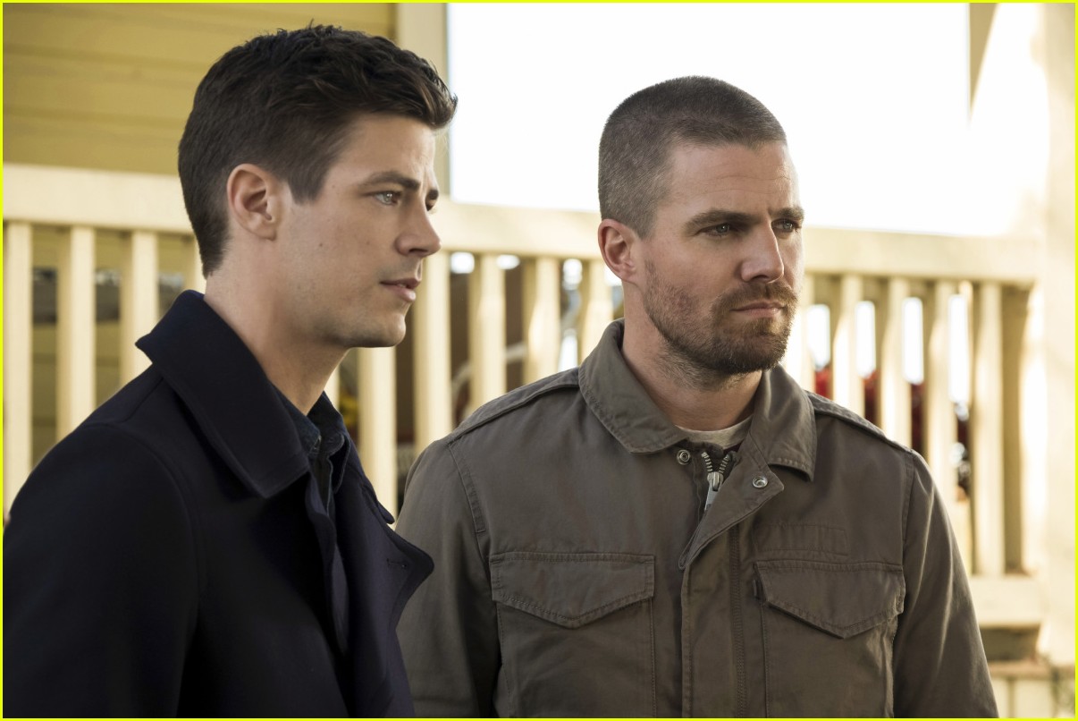 Stephen Amell to Return to 'The Flash' for Season 9!: Photo 4877554 | Photos | Just Jared ...
