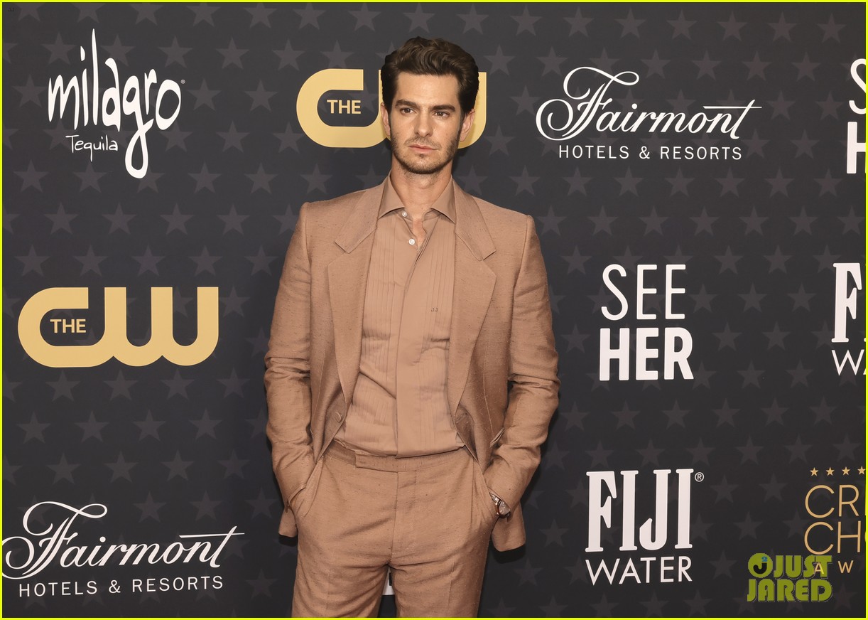 Andrew Garfield & Daisy Edgar-Jones Support 'Under the Banner of Heaven ...