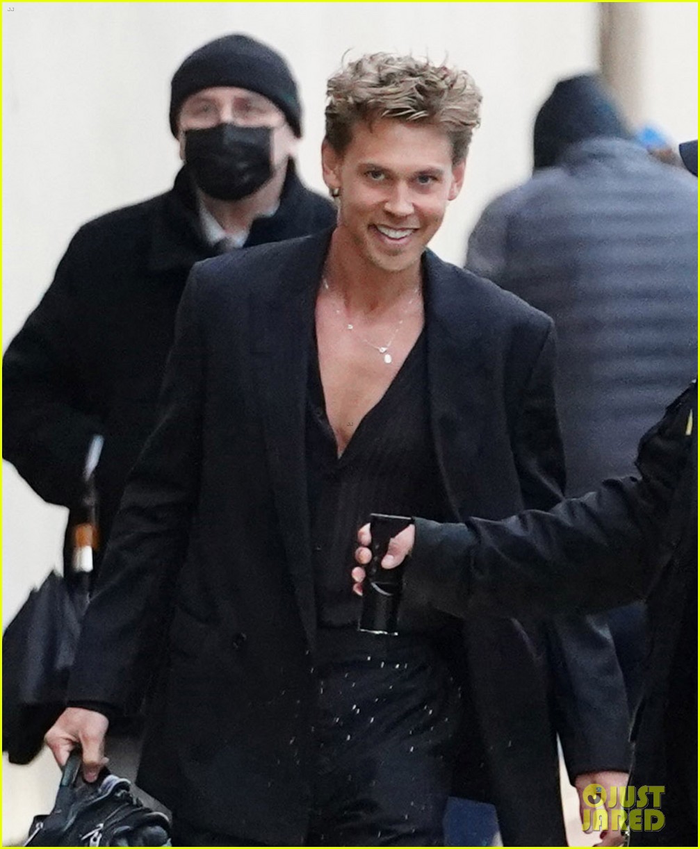 Austin Butler Said He Was 'Guided by My Terror' While Filming 'Elvis ...