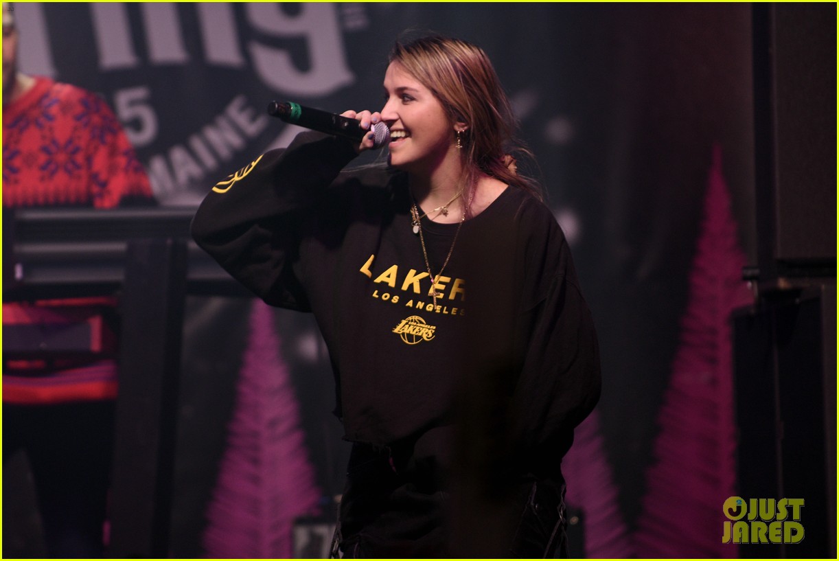 Who Sang 'Imagine' on CNN's New Year's Eve 2023 in Times Square? Meet ...