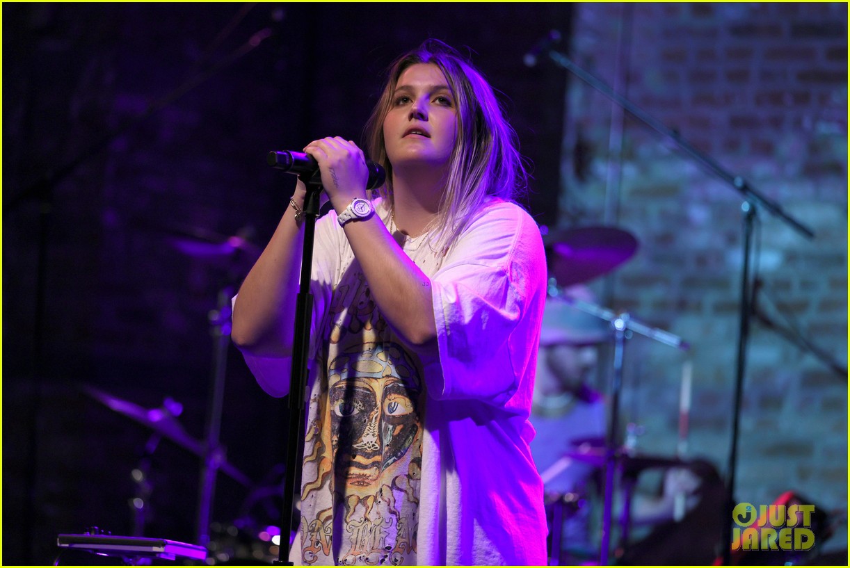 Who Sang 'Imagine' on CNN's New Year's Eve 2023 in Times Square? Meet ...