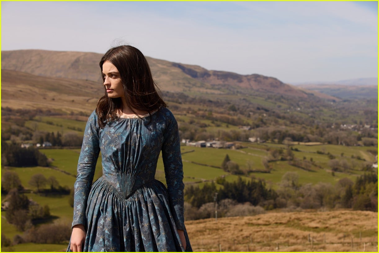 Emma Mackey Stars as Novelist Emily Brontë in New 'Emily' Trailer ...