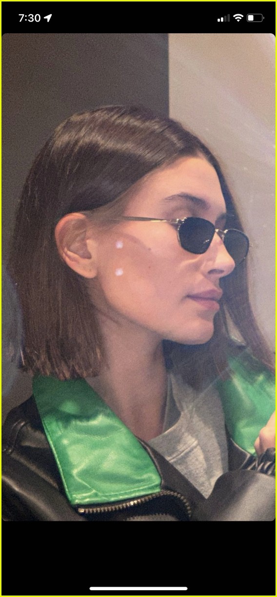Hailey Bieber Debuts New Short Haircut - We've Got Pics of the Chic ...