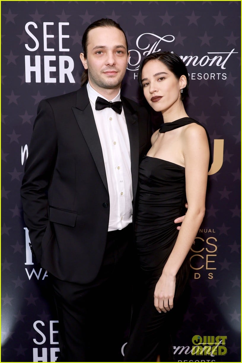 Yellowstone's Kelsey Asbille Cozies Up To Boyfriend Miles Joris-Peyrafitte At Critics Choice ...