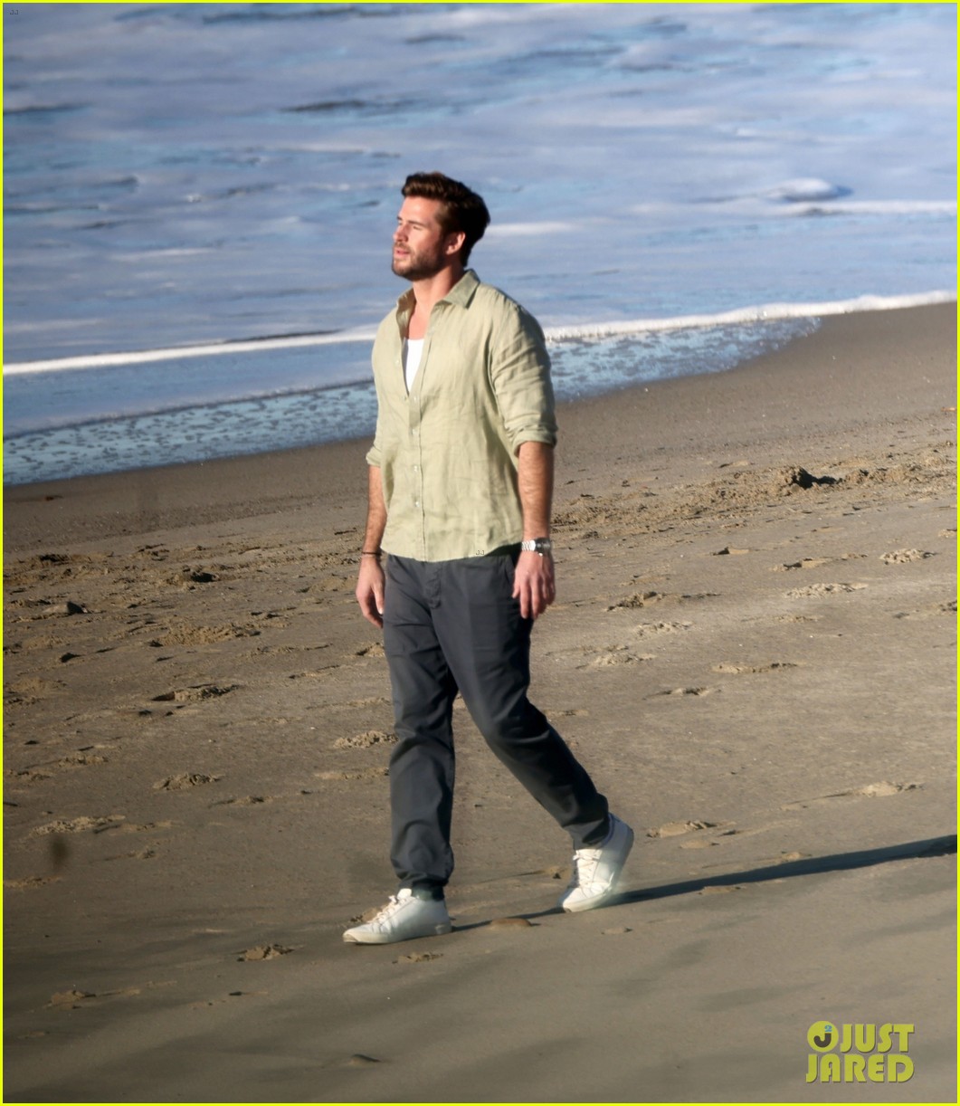 Liam Hemsworth Films New Netflix Movie 'Lonely Planet' with a Camel at ...