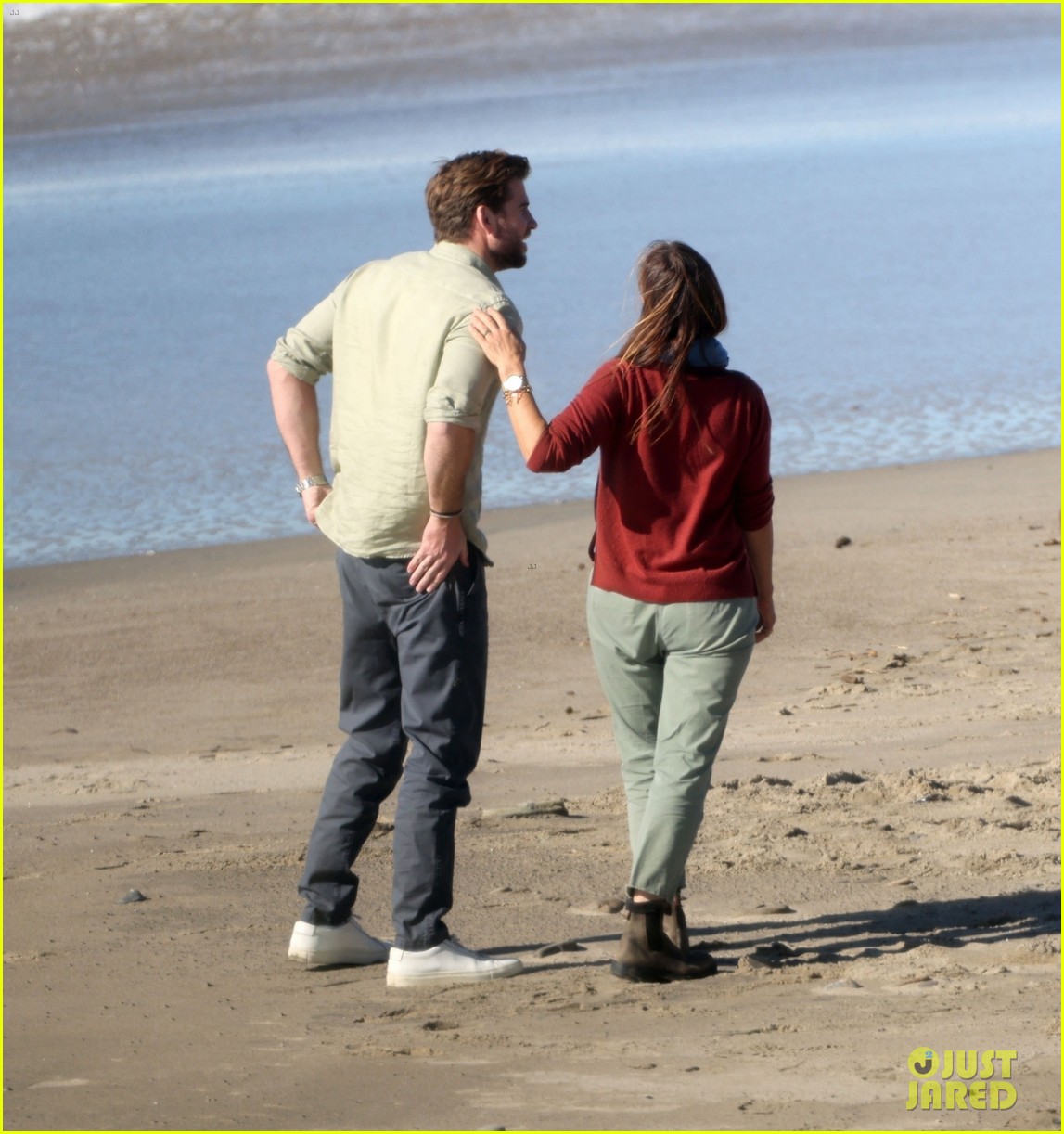 Liam Hemsworth Films New Netflix Movie 'Lonely Planet' with a Camel at ...