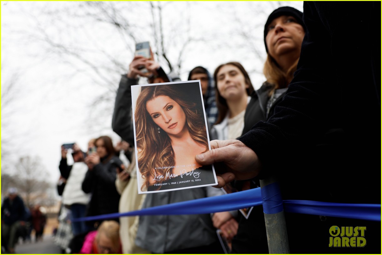 Lisa Marie Presley's Memorial - Celebrity Performers, Tributes & Photos ...