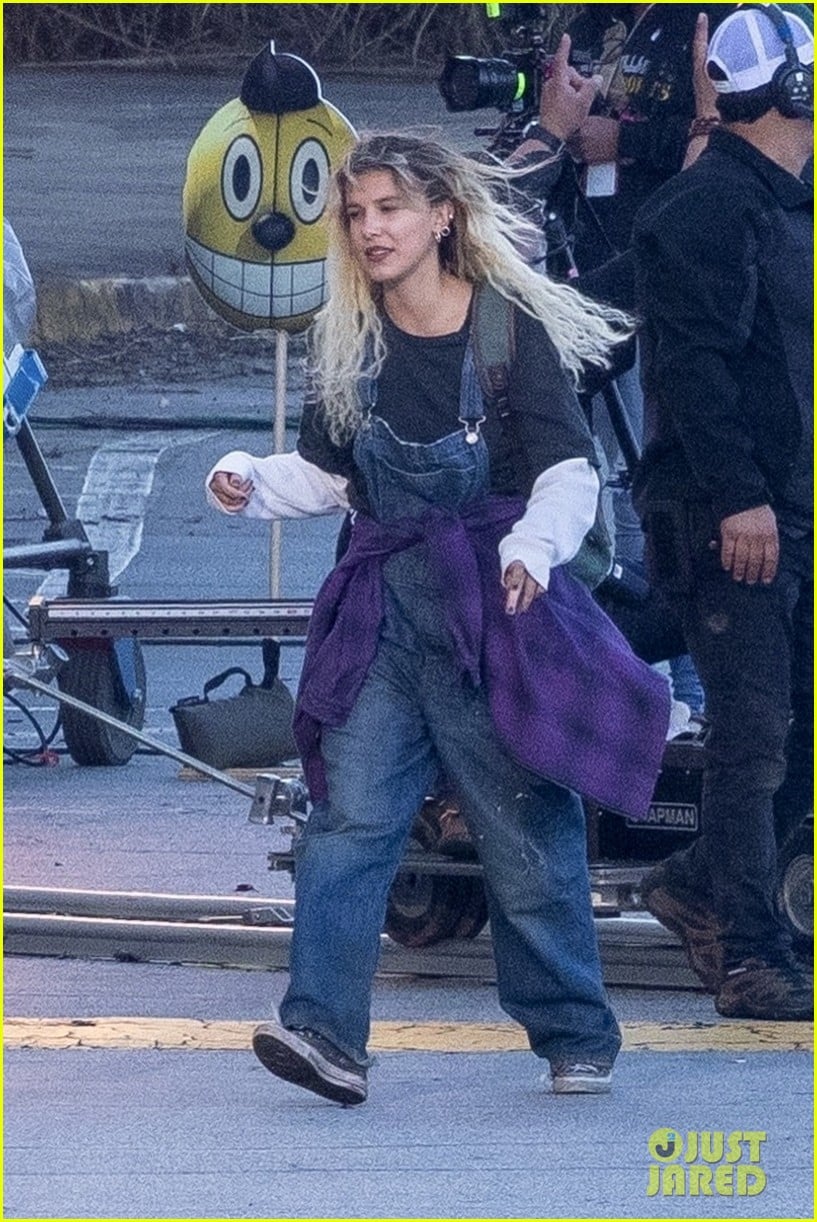 Millie Bobby Brown Films New Movie 'Electric State' With Stand In Robot ...