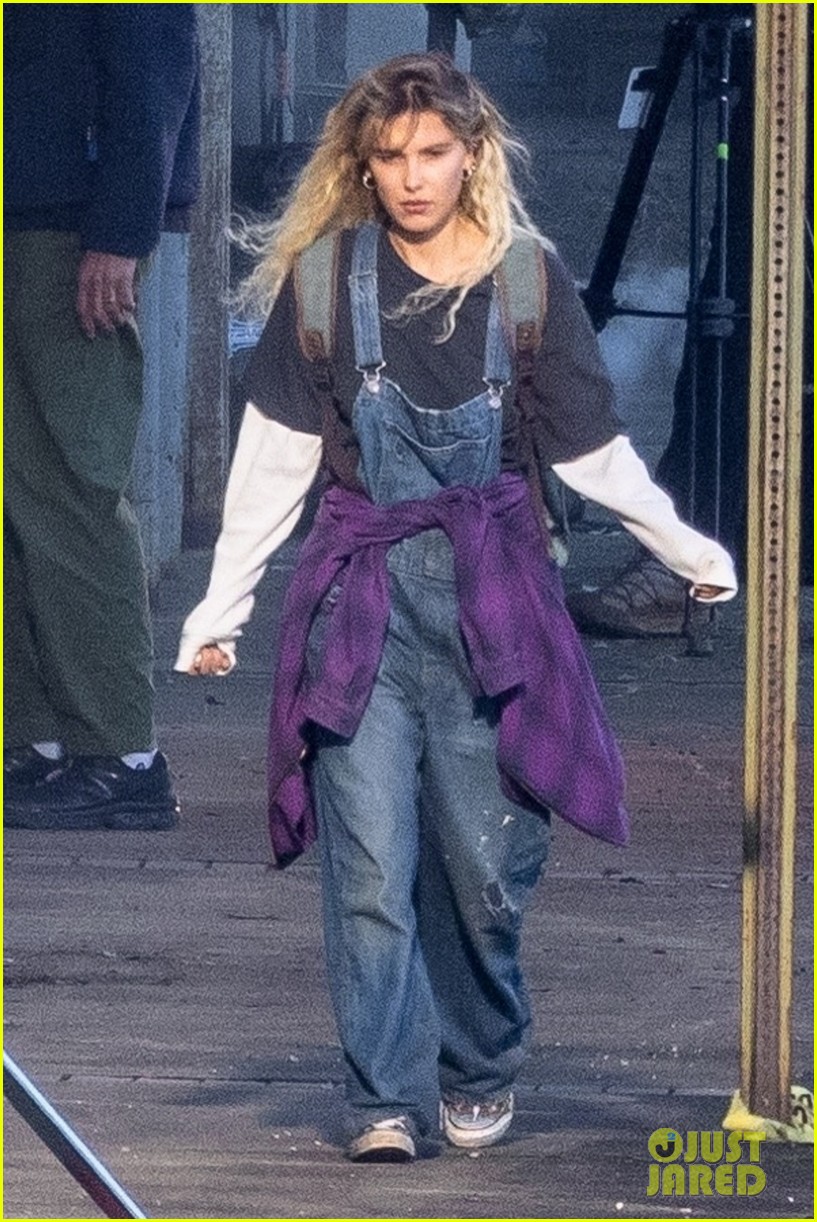 Millie Bobby Brown Films New Movie 'Electric State' With Stand In Robot ...