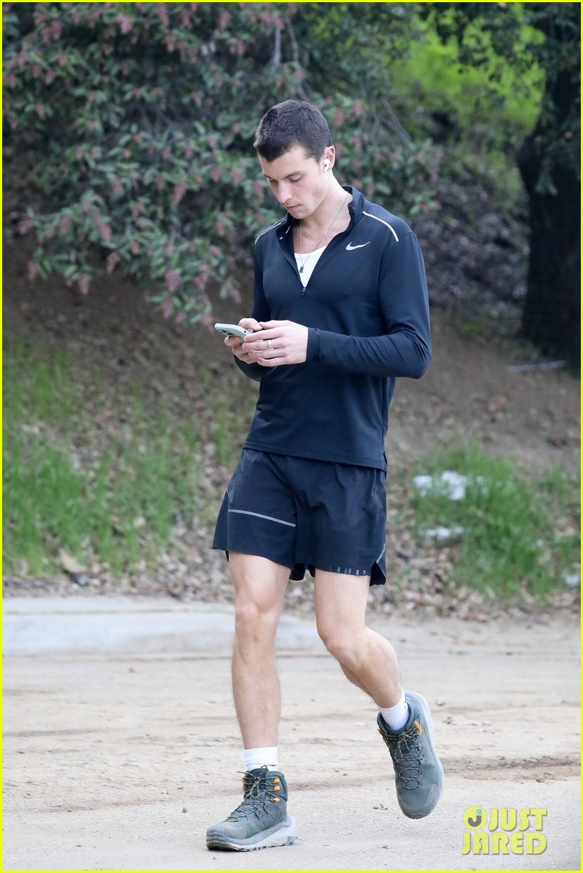 Shawn Mendes Goes for a Solo Hike in Studio City: Photo 4886476 ...