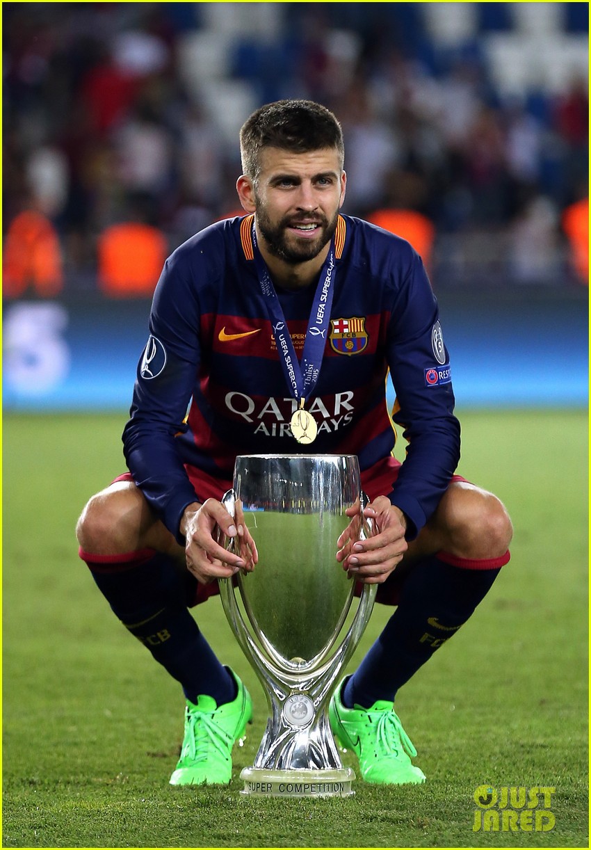 Gerard Pique Goes Instagram Official with Girlfriend Clara Chia Marti ...