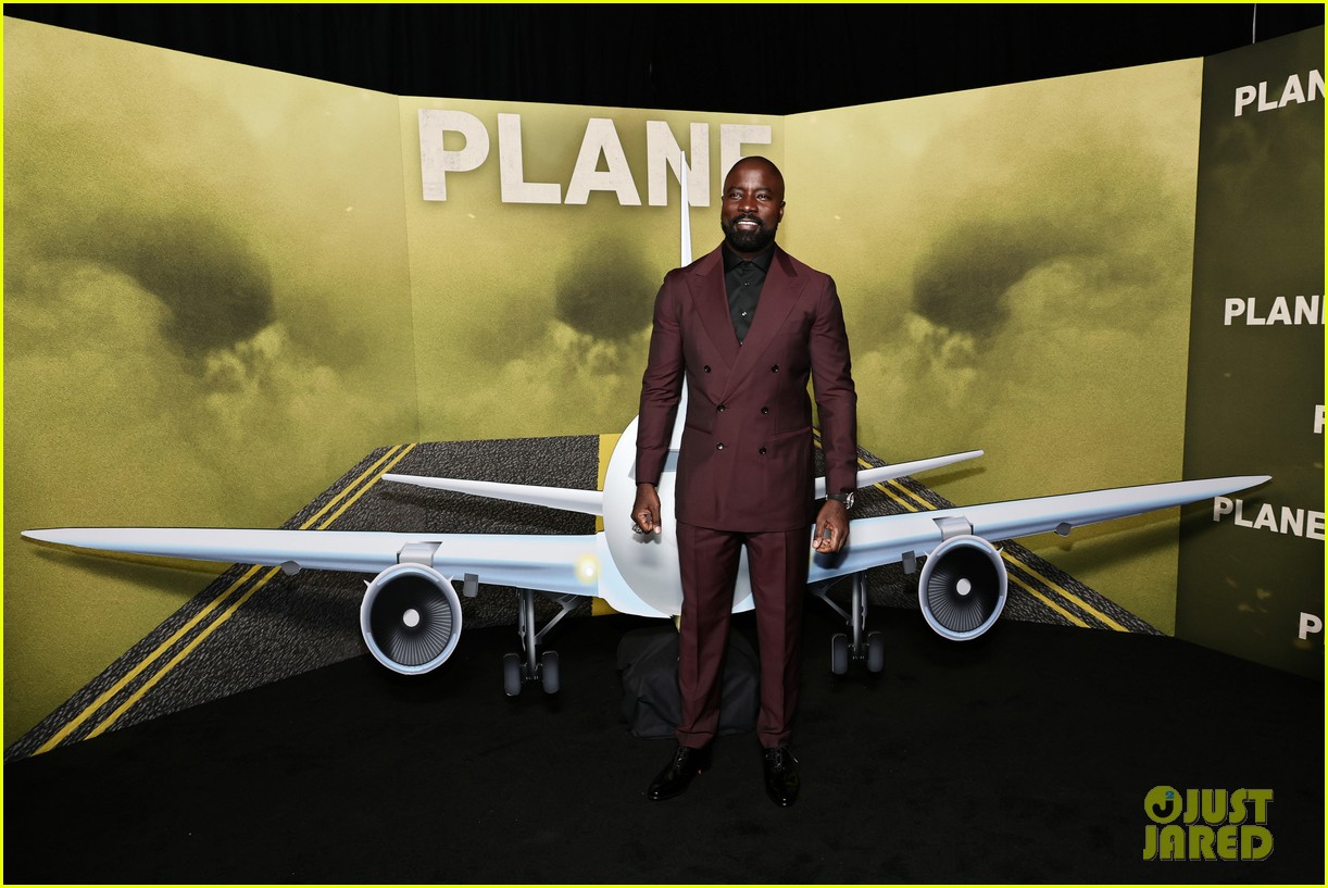 Gerard Butler & Morgan Brown Attend 'Plane' Screening: Photo 4880272 ...