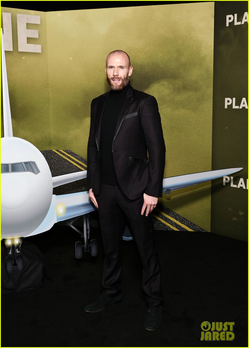 Gerard Butler & Morgan Brown Attend 'Plane' Screening: Photo 4880290 ...