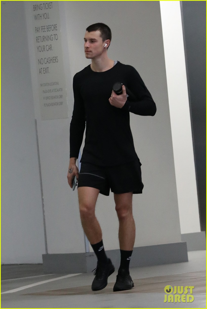 Shawn Mendes Shows Off His New Buzz Cut While Hitting the Gym: Photo ...