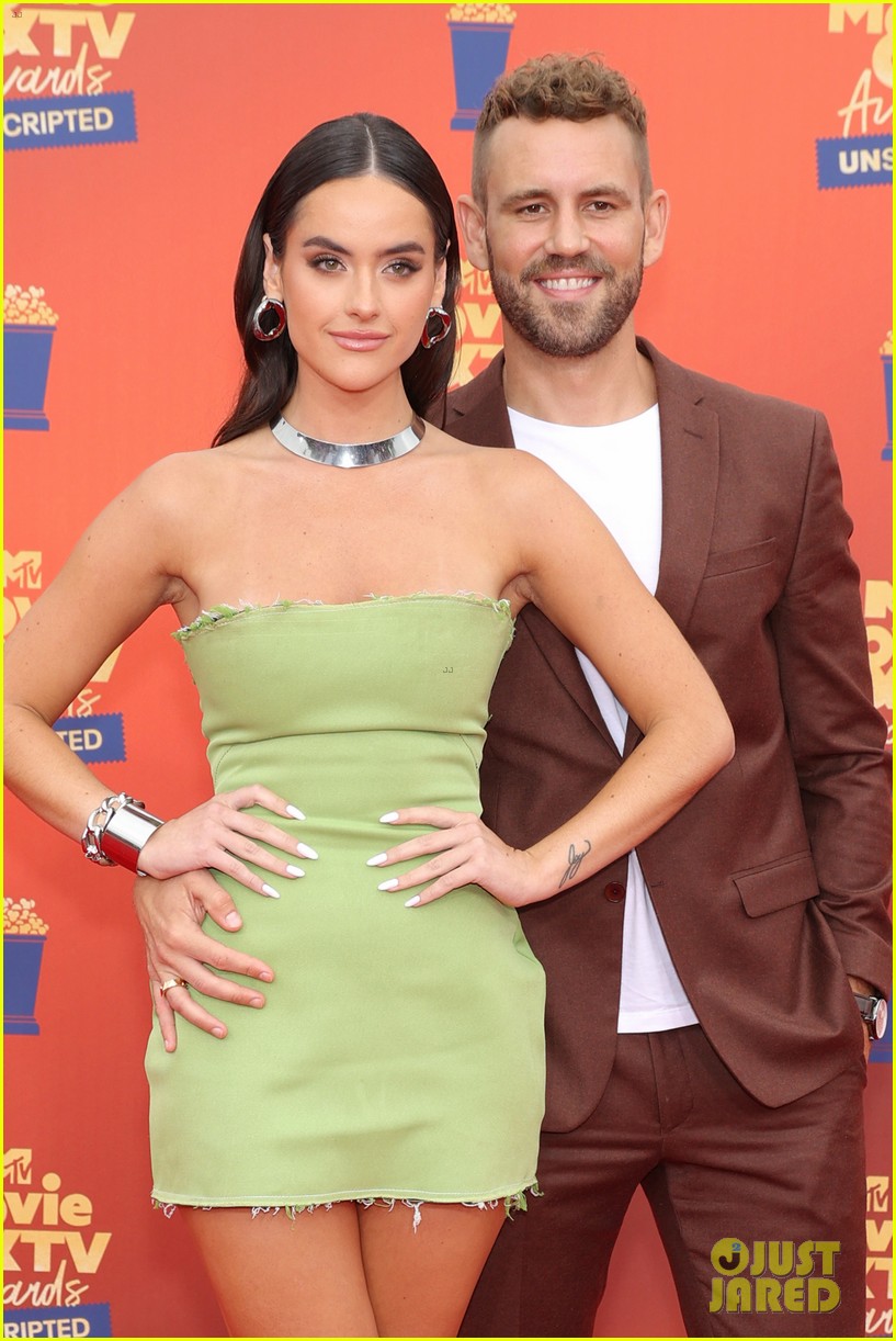 The Bachelor's Nick Viall Announces Engagement to Girlfriend Natalie ...