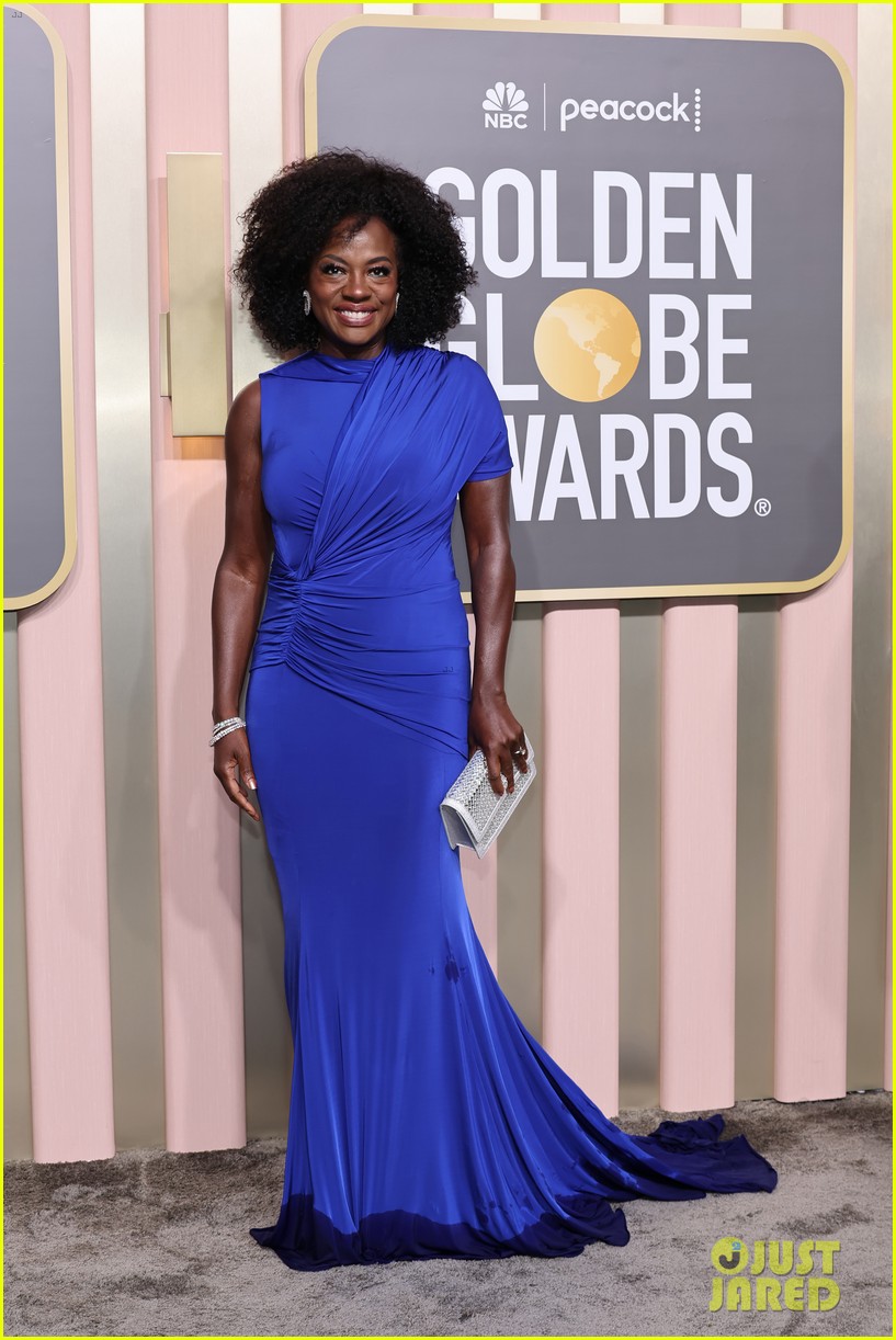 Viola Davis Goes Bold in Blue for Golden Globes 2023 with Husband ...