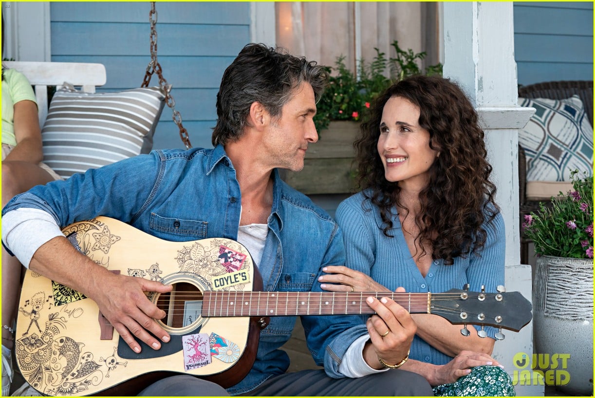 Alice Finds A Love Connection in 1999 in 'The Way Home's Newest Episode ...