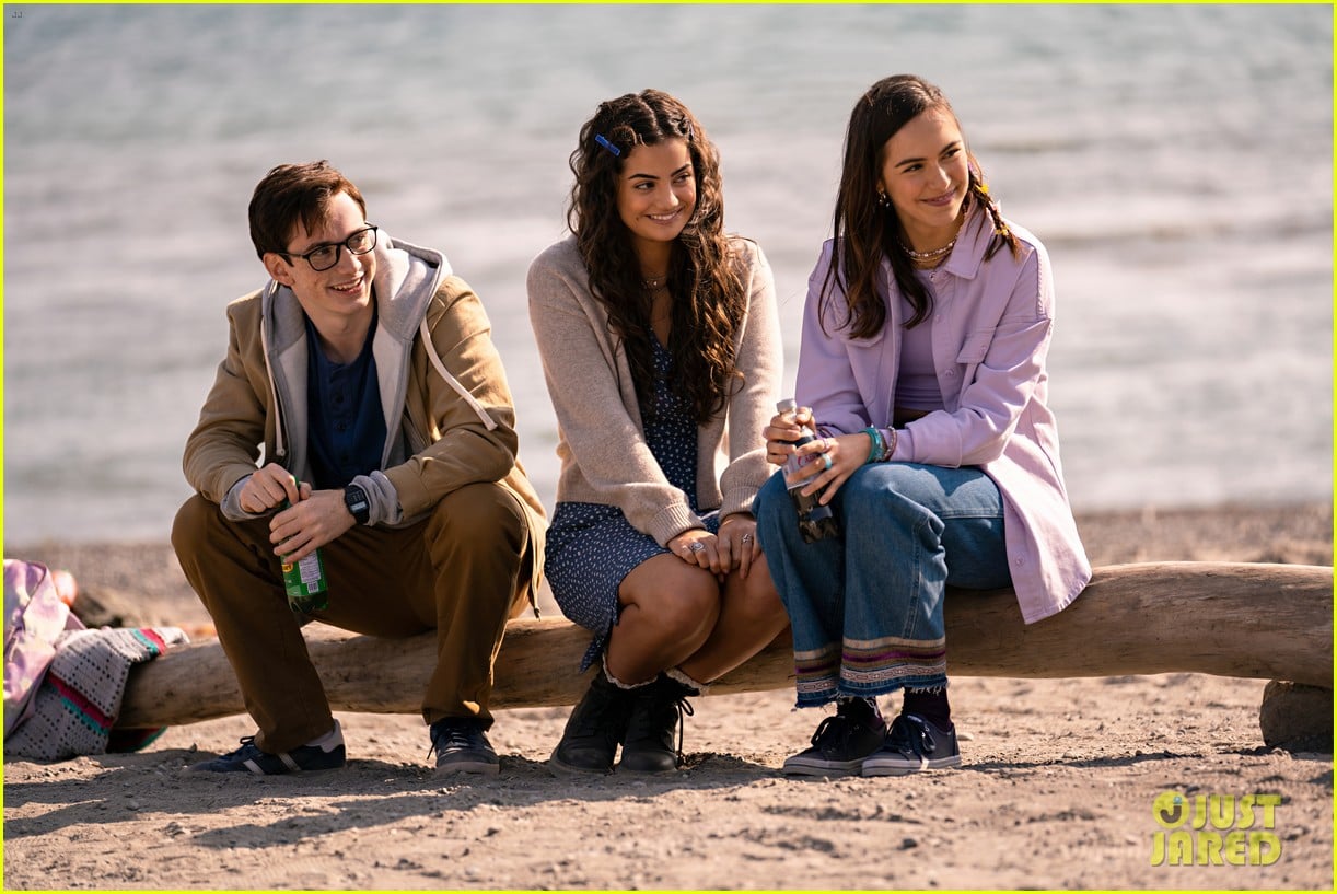 Alice Finds A Love Connection in 1999 in 'The Way Home's Newest Episode ...