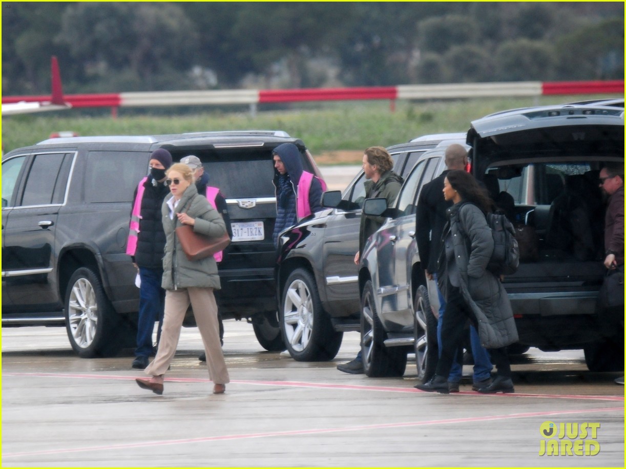 Nicole Kidman & Zoe Saldana Film Scenes for 'Lioness' at Airport in ...