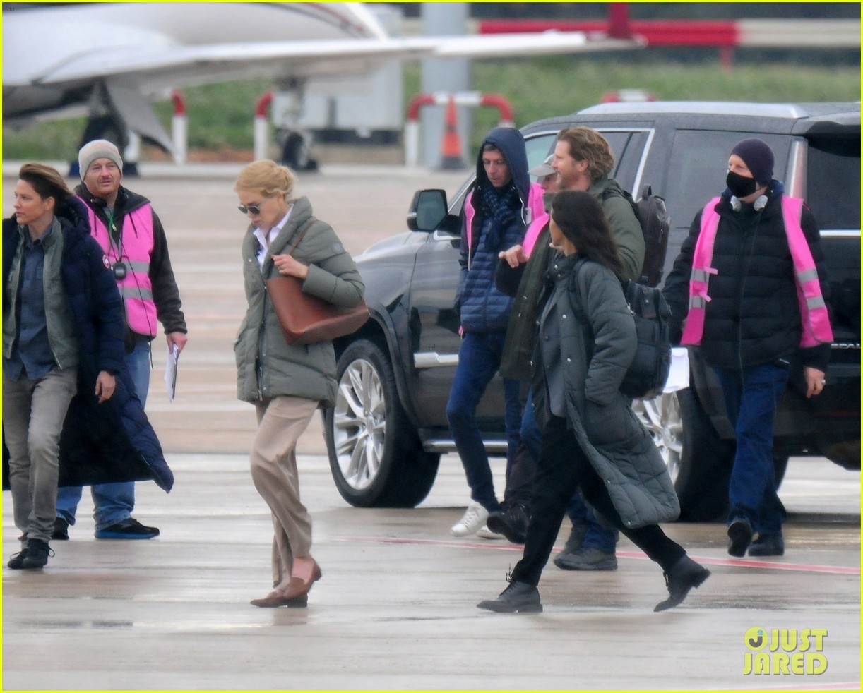Nicole Kidman & Zoe Saldana Film Scenes for 'Lioness' at Airport in ...
