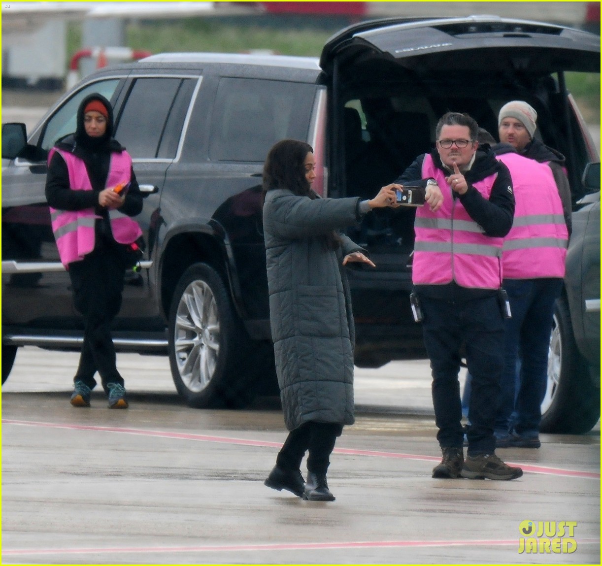 Nicole Kidman & Zoe Saldana Film Scenes for 'Lioness' at Airport in ...