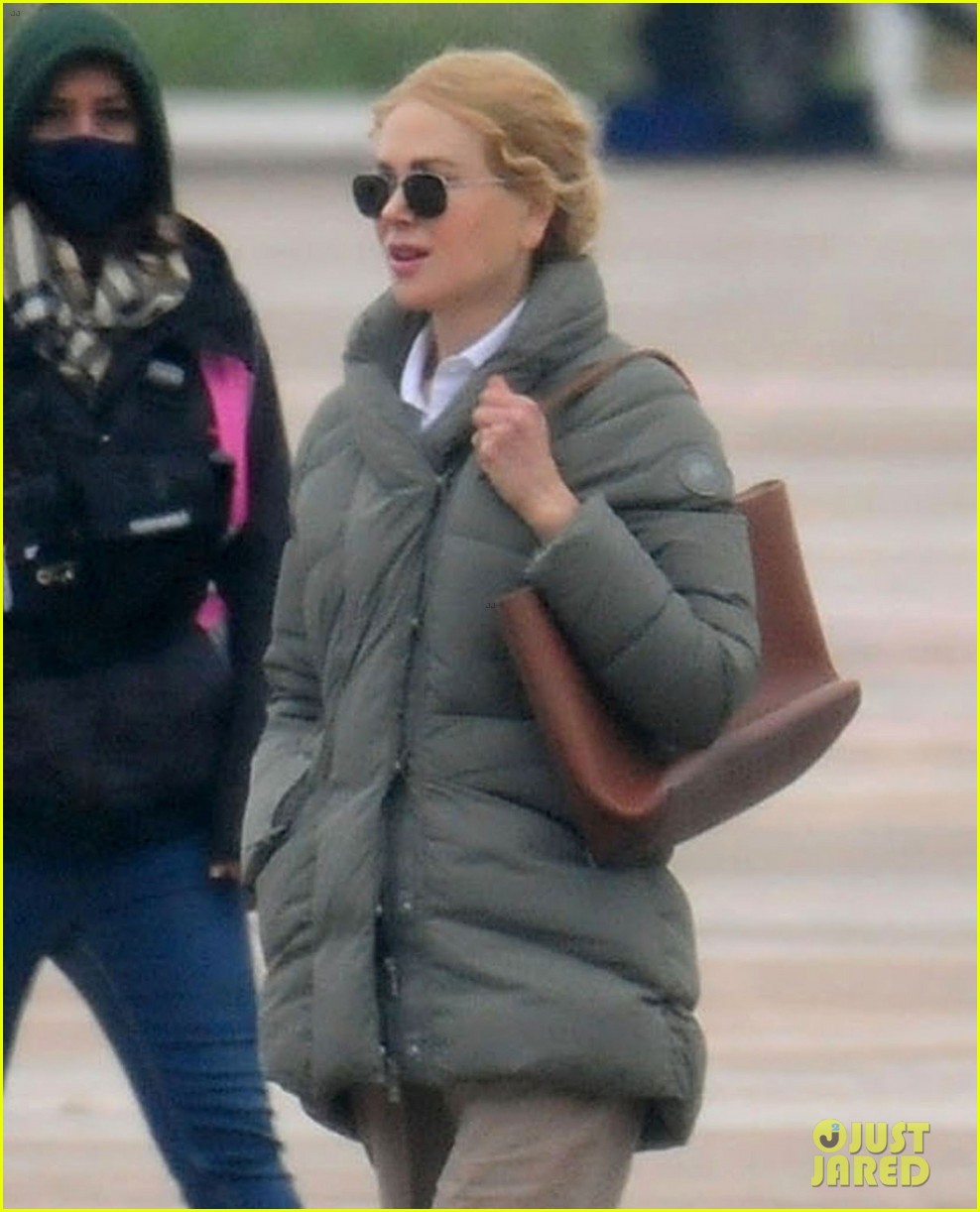 Nicole Kidman & Zoe Saldana Film Scenes for 'Lioness' at Airport in ...