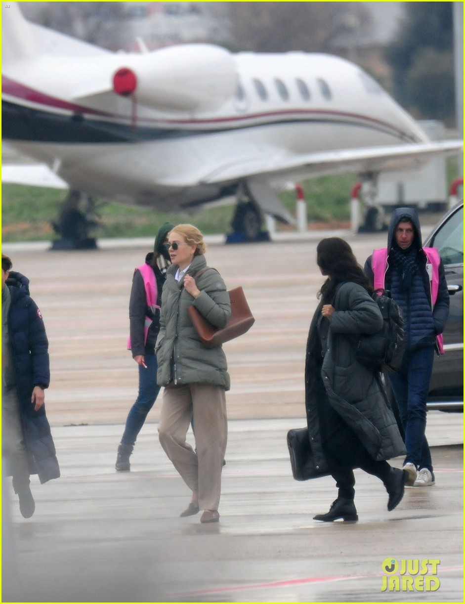 Nicole Kidman & Zoe Saldana Film Scenes for 'Lioness' at Airport in ...