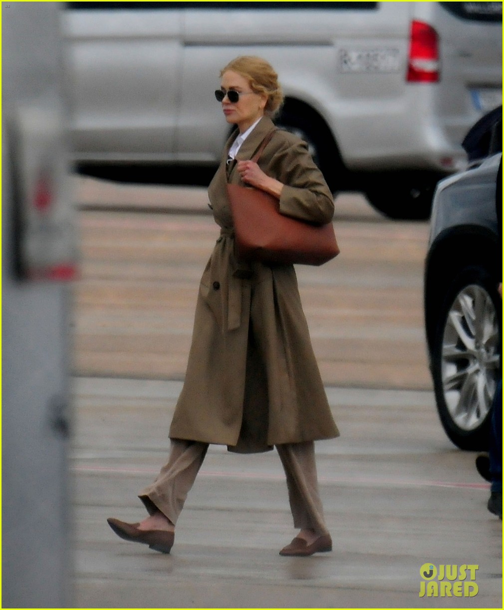 Nicole Kidman & Zoe Saldana Film Scenes for 'Lioness' at Airport in ...
