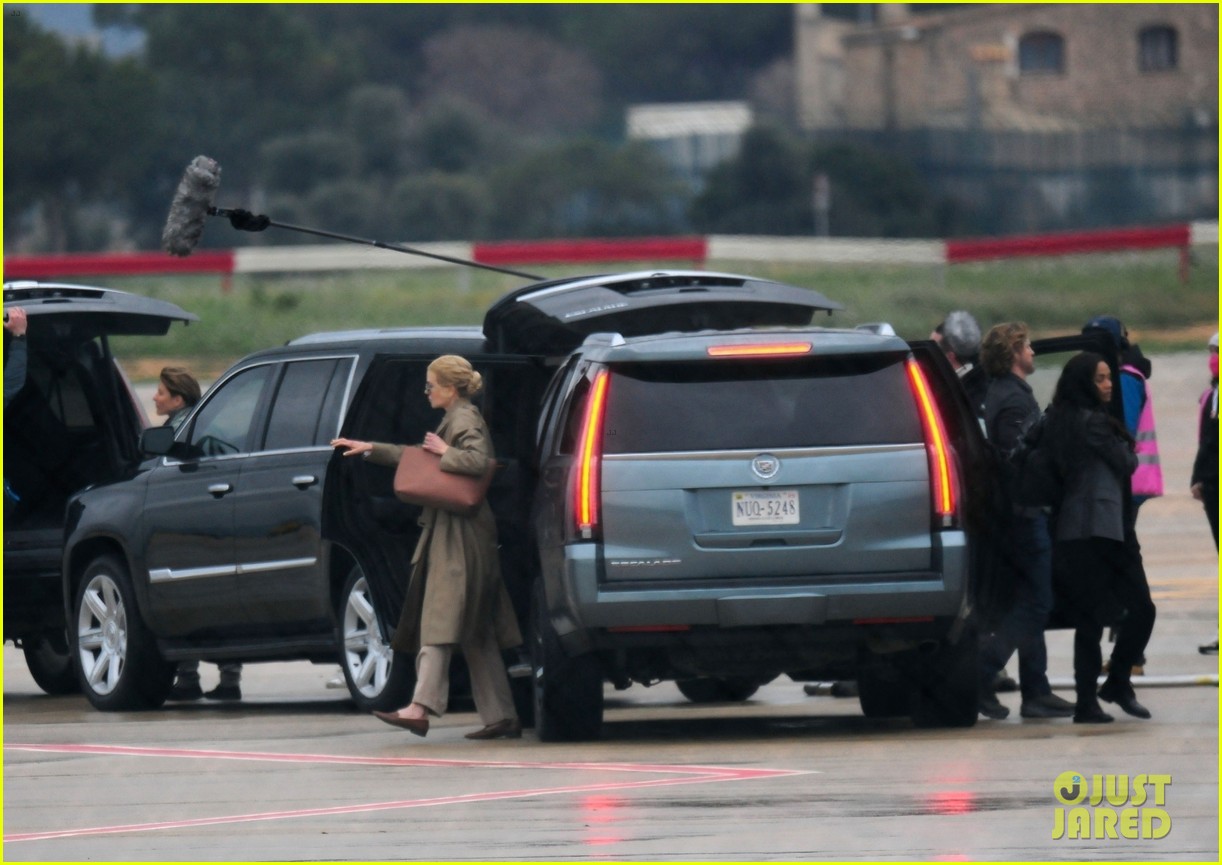 Nicole Kidman & Zoe Saldana Film Scenes for 'Lioness' at Airport in ...