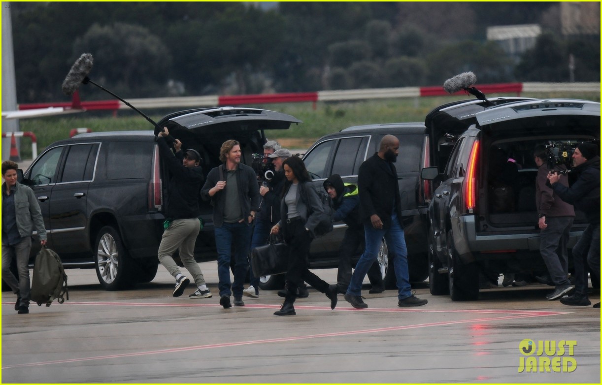Nicole Kidman & Zoe Saldana Film Scenes for 'Lioness' at Airport in ...