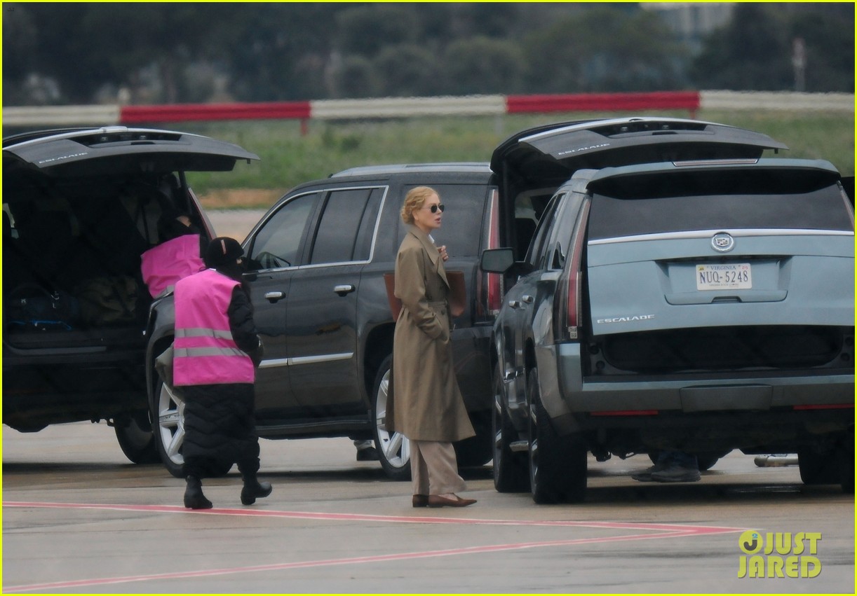 Nicole Kidman & Zoe Saldana Film Scenes for 'Lioness' at Airport in ...