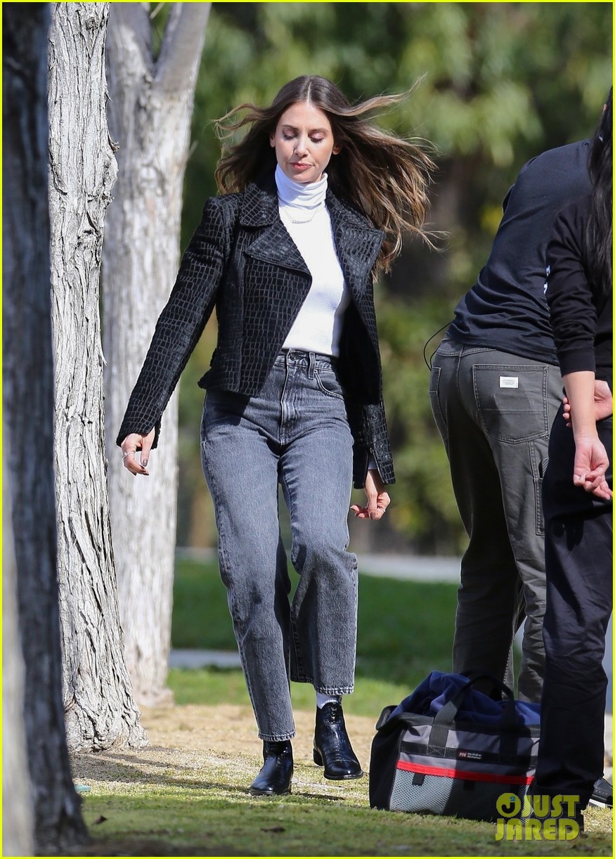 Community's Alison Brie & Danny Pudi Reunite For 'Carpool Karaoke' Skit ...