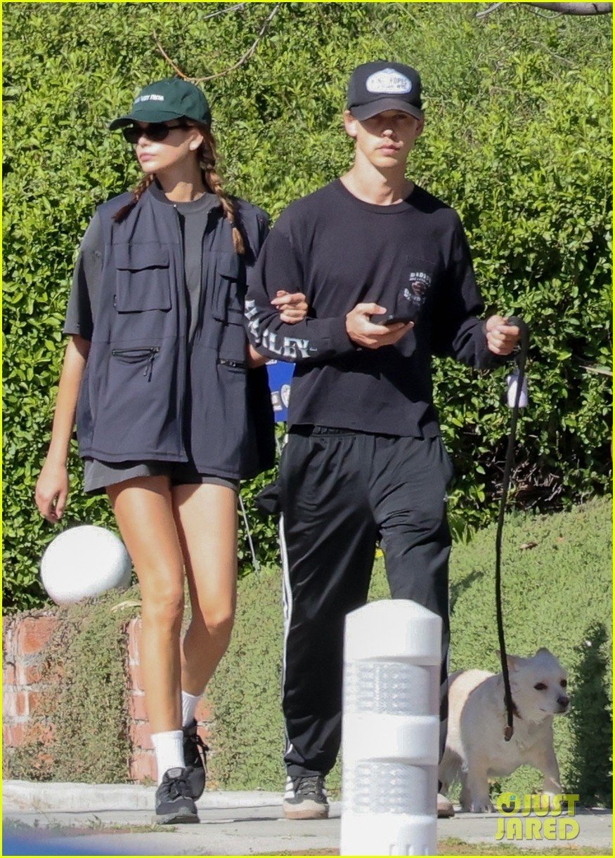 Austin Butler & Girlfriend Kaia Gerber go for a Stroll Days After Ex ...