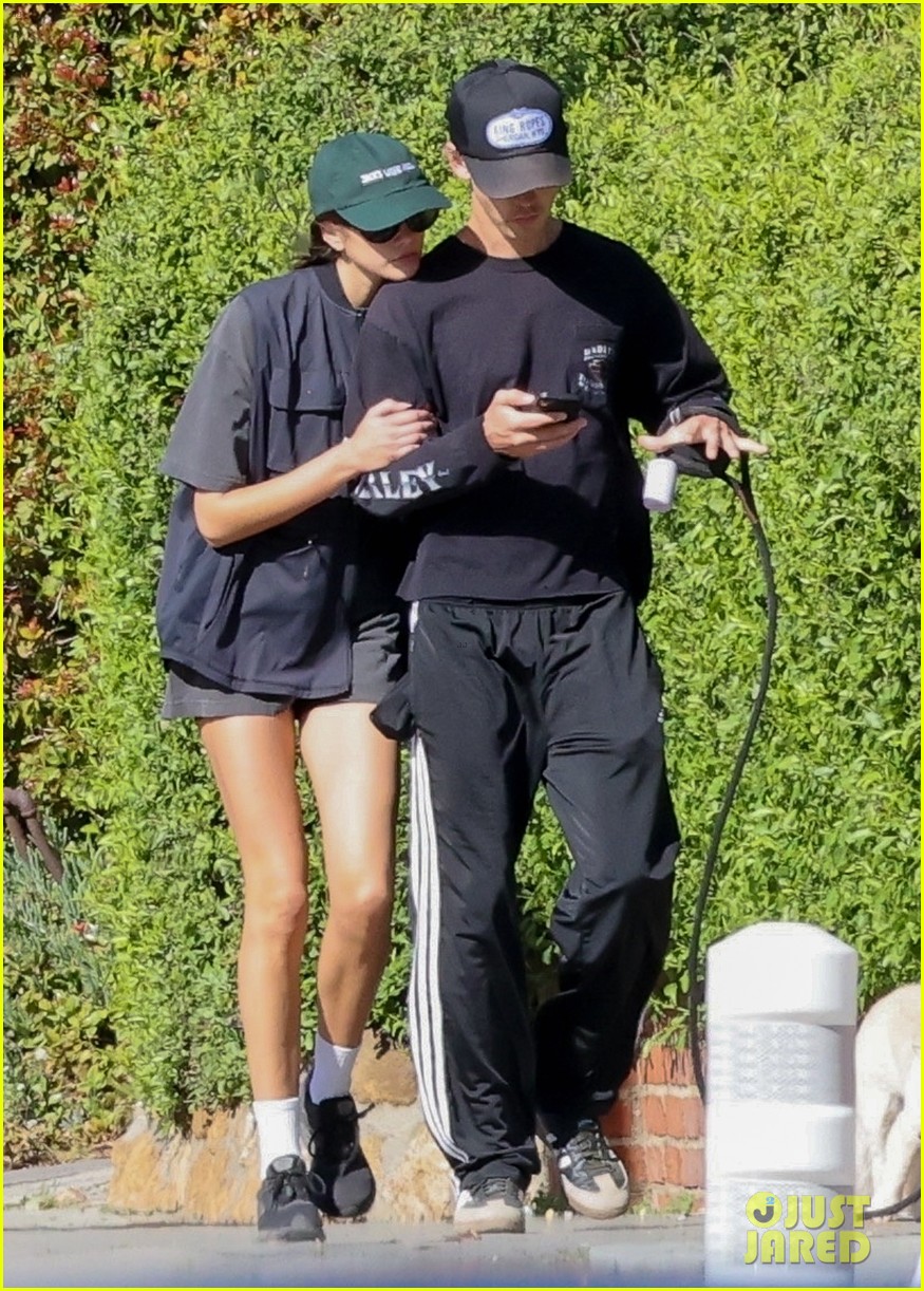 Austin Butler & Girlfriend Kaia Gerber go for a Stroll Days After Ex ...