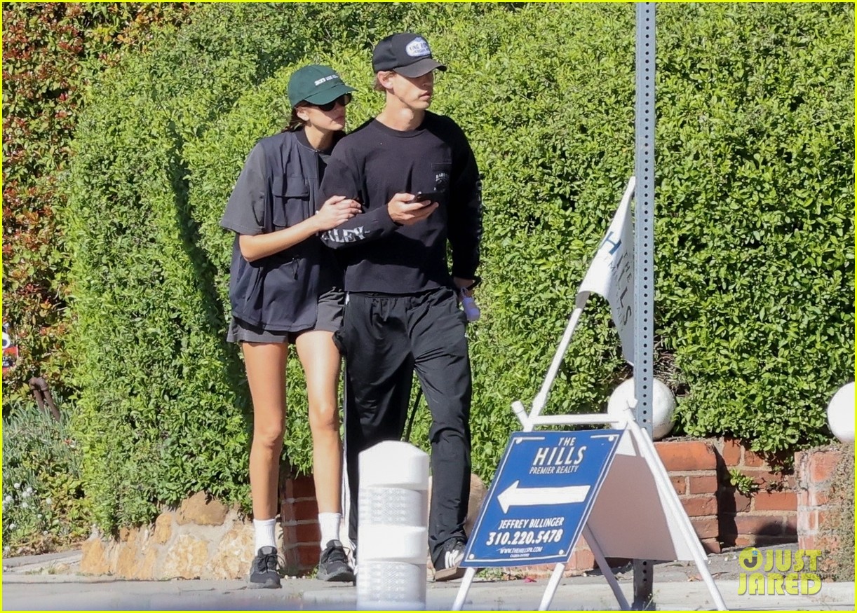 Austin Butler & Girlfriend Kaia Gerber go for a Stroll Days After Ex ...