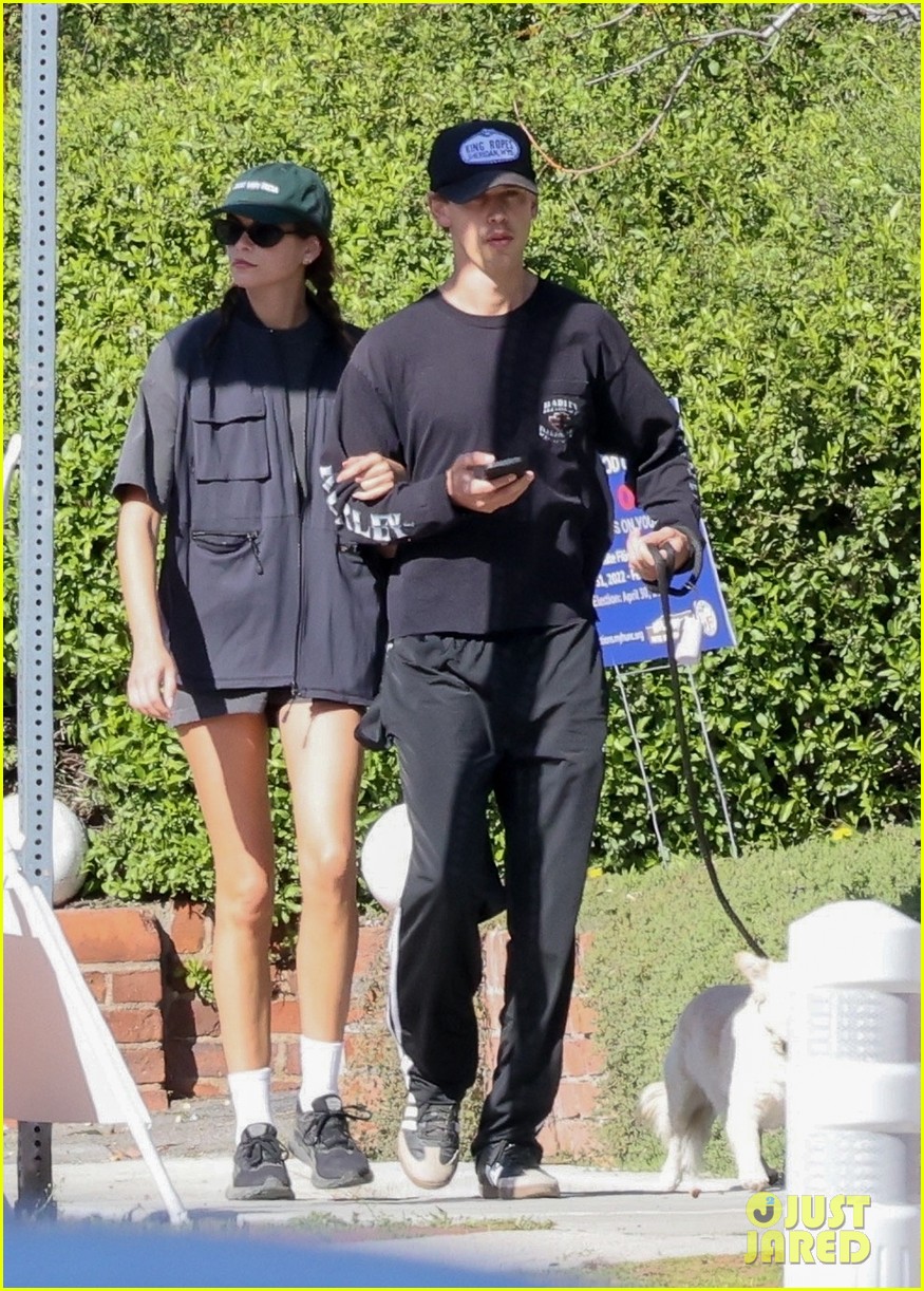 Austin Butler & Girlfriend Kaia Gerber go for a Stroll Days After Ex ...