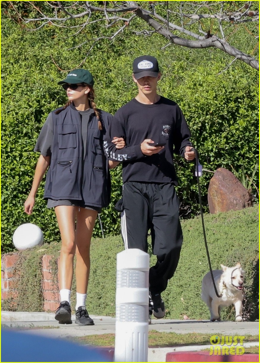 Austin Butler & Girlfriend Kaia Gerber go for a Stroll Days After Ex ...