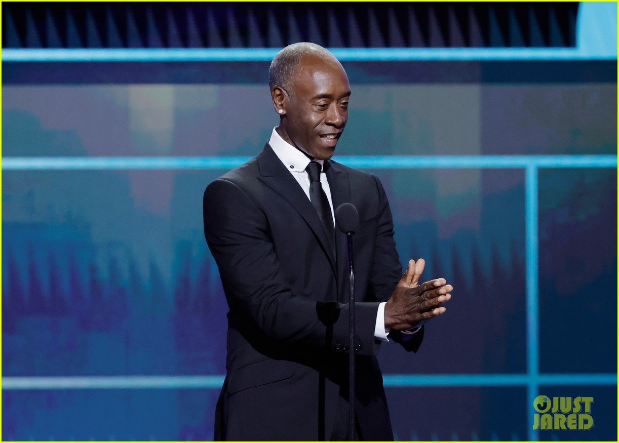 Orlando Bloom, Don Cheadle, & Mark Wahlberg Present at SAG Awards 2023 ...