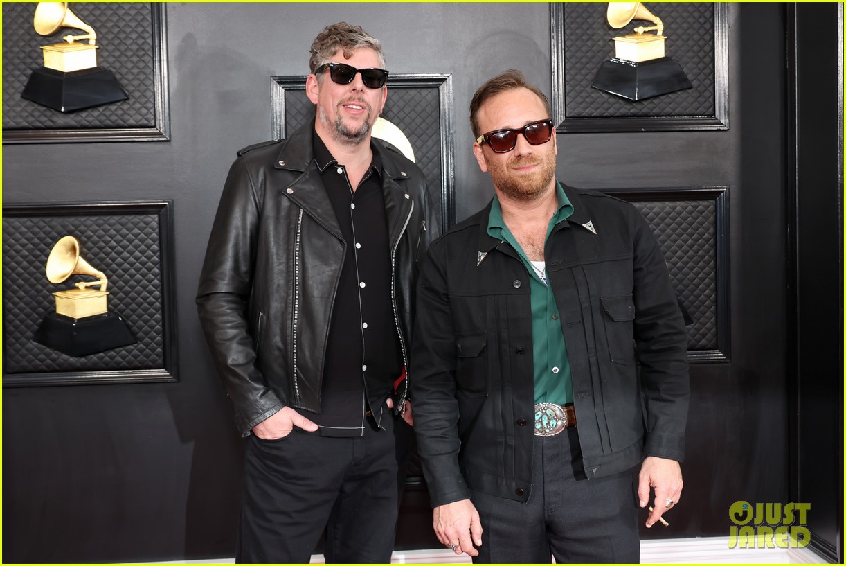 Michelle Branch & Husband Patrick Carney Both Sport Sunglasses on ...