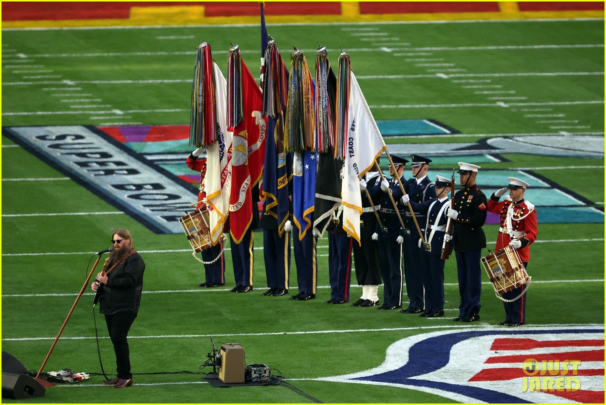 Chris Stapleton Performs National Anthem at Super Bowl 2023 - Watch ...