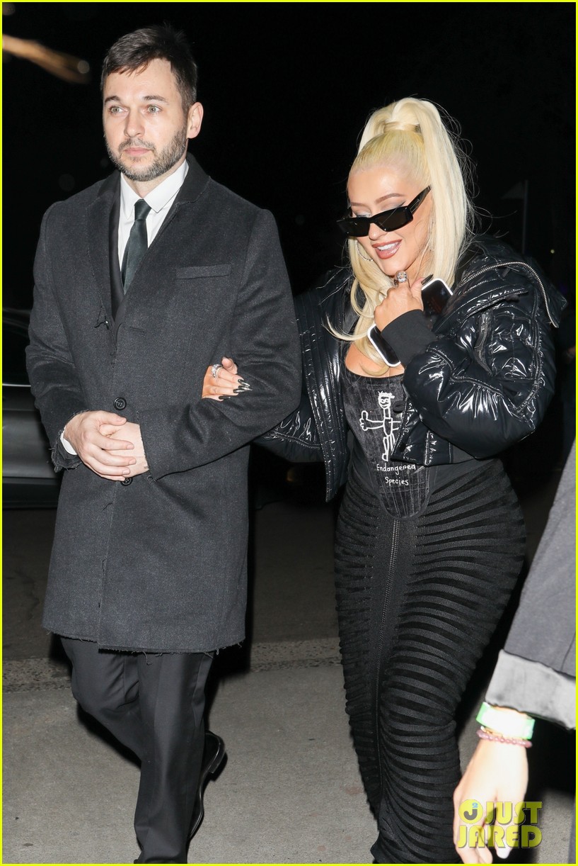 Christina Aguilera & Partner Matthew Rutler Cozy Up Outside Drake's ...
