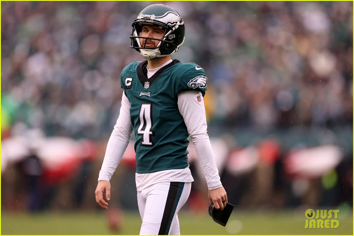 Is Jake Elliott Single? Nope! Meet His Wife Annie & See Their Cute ...