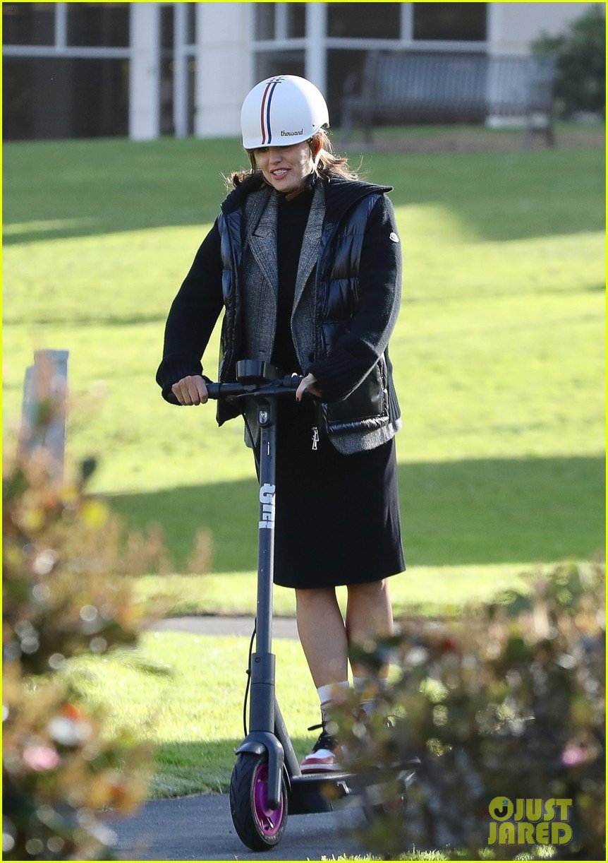 Jennifer Garner Takes A Fake Baby for a Spin On A Scooter For 'Family ...
